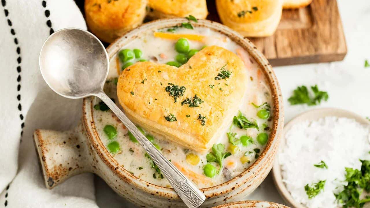 21 saucy meals that need extra bread - Foodventures Abroad