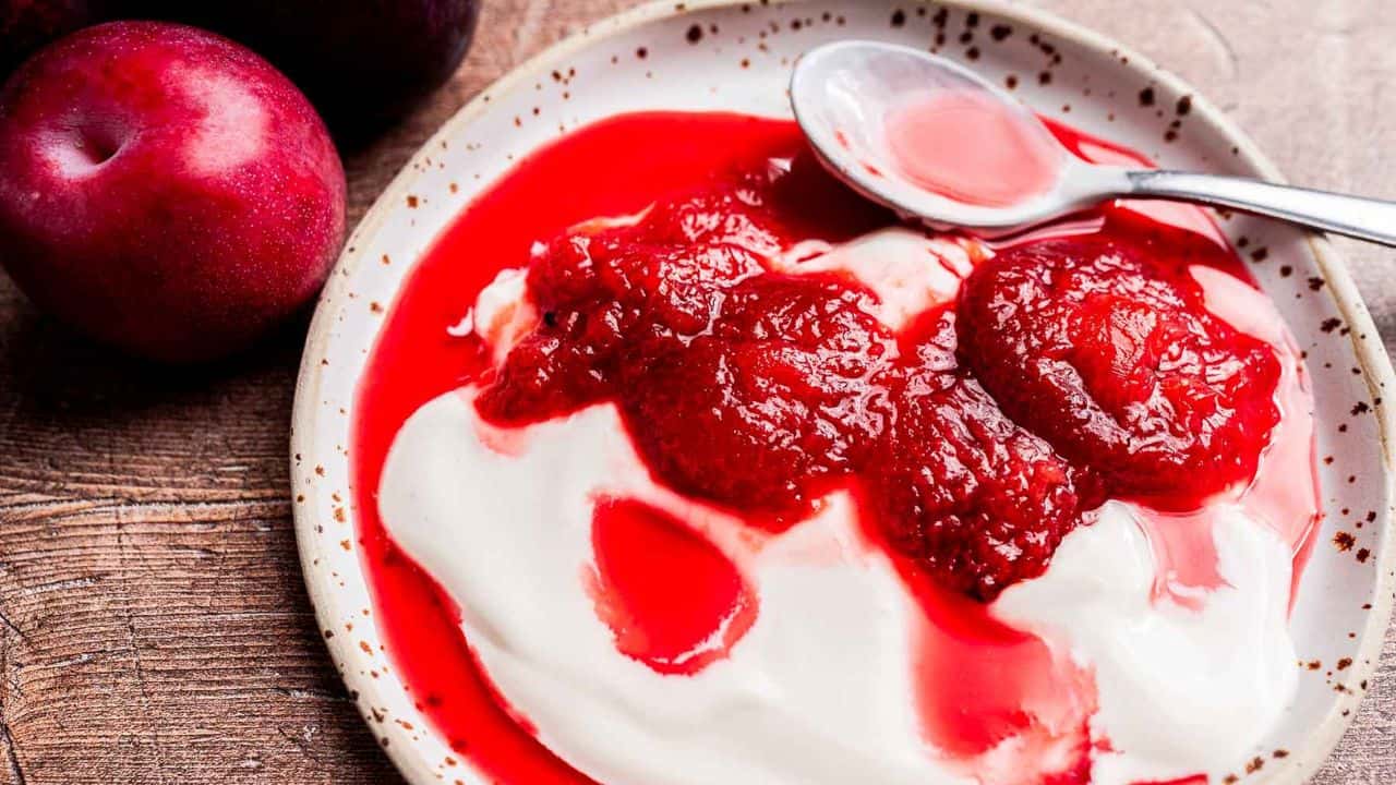 8 Plum Recipes To Make Before The Season Ends - Foodventures Abroad