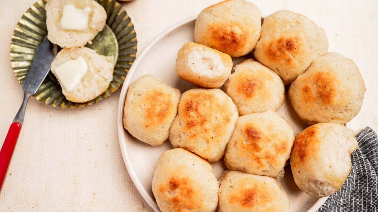 29 biscuits and rolls perfect for Thanksgiving dinner - Foodventures Abroad